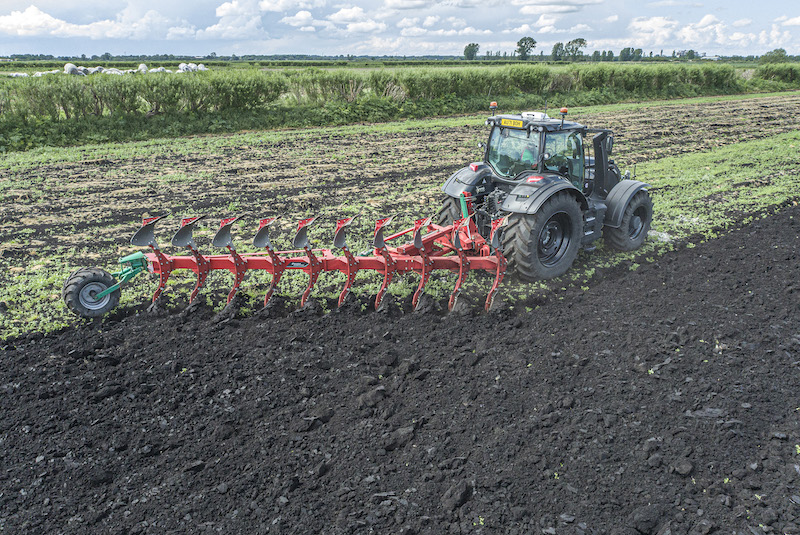 Kverneland previews Ecomat on-land shallow plough at Tillage-Live ...